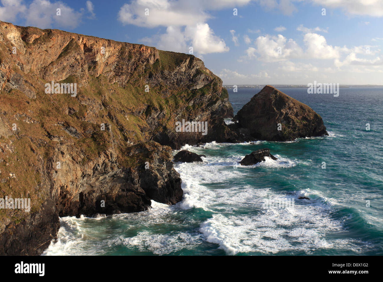 Summer at Bedruthan Steps sea stacks, Carnewas Island, Cornwall County ...