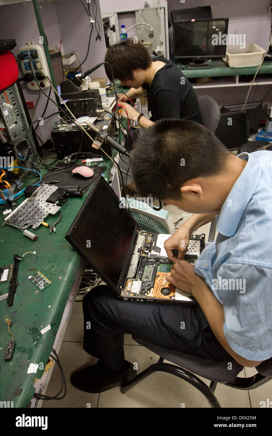 Second hand electronic market hi-res stock photography and images - Alamy