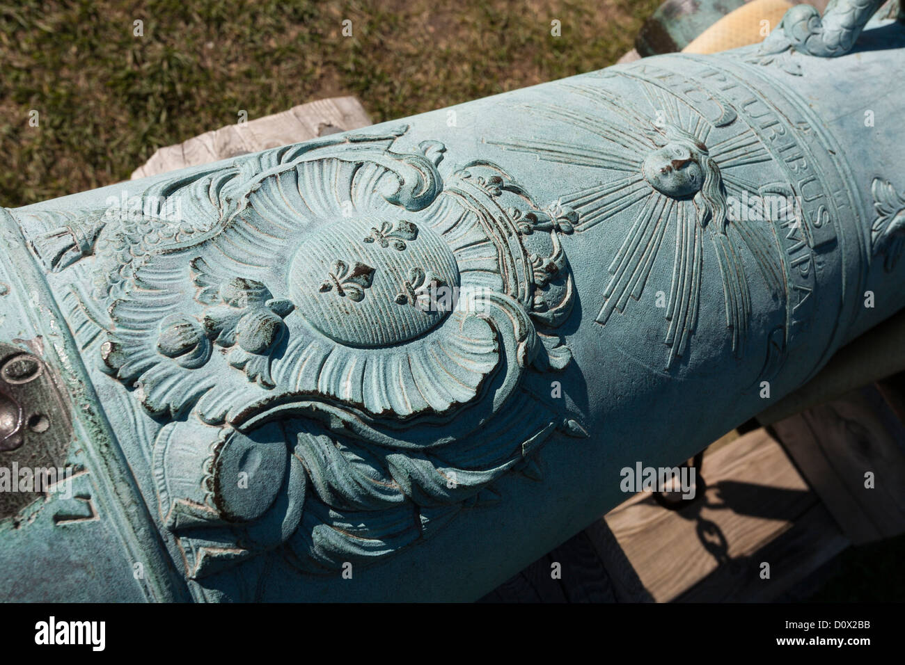 Bronze french cannon hi-res stock photography and images - Alamy