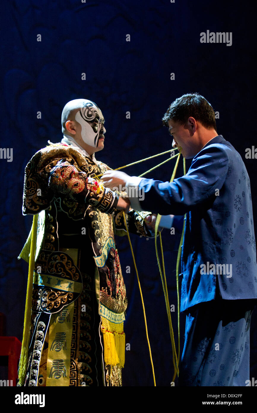 Male chinese opera character hi-res stock photography and images - Alamy