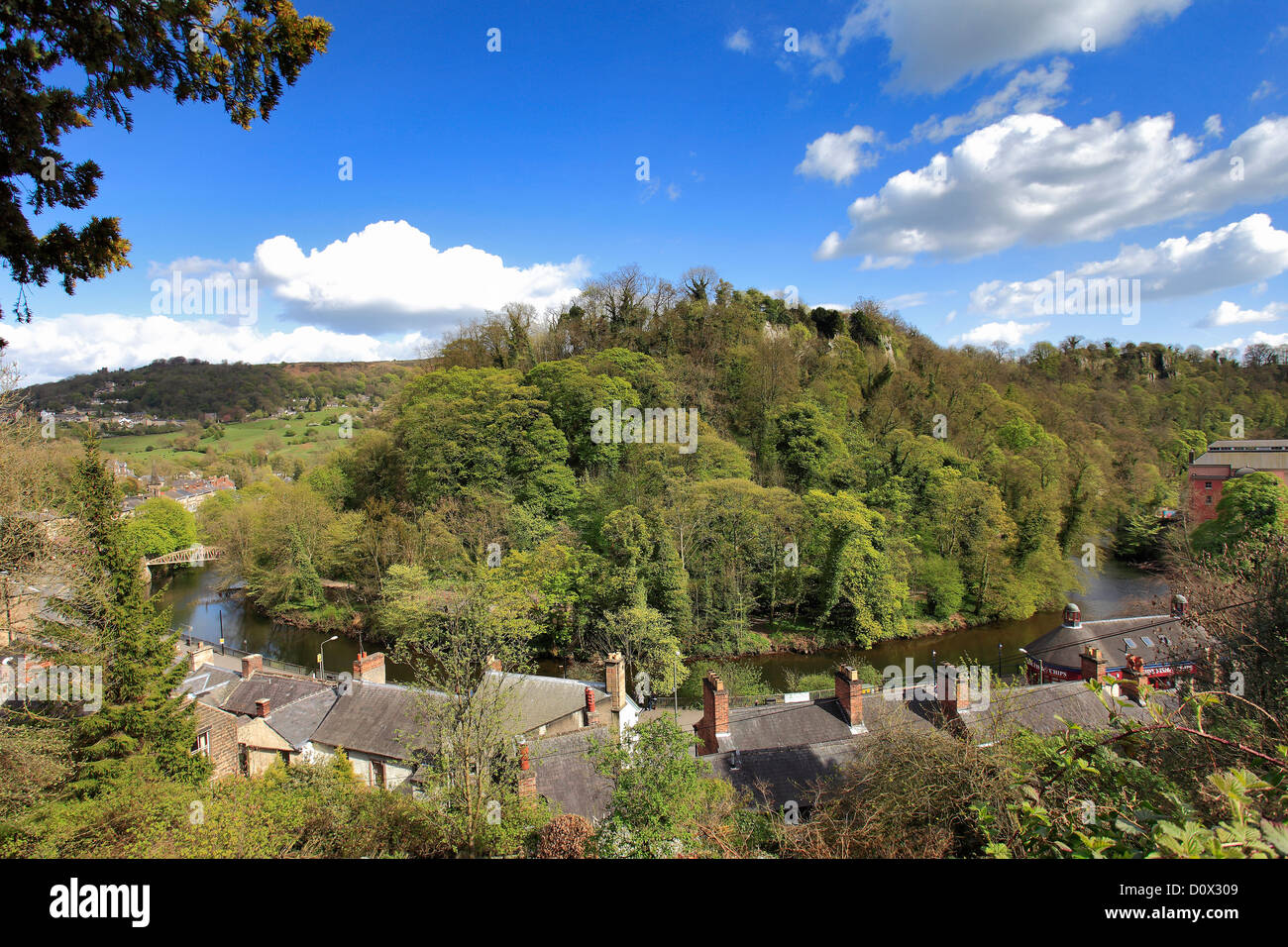 Overview of the small town of Matlock Bath on the river Derwent, Peak ...