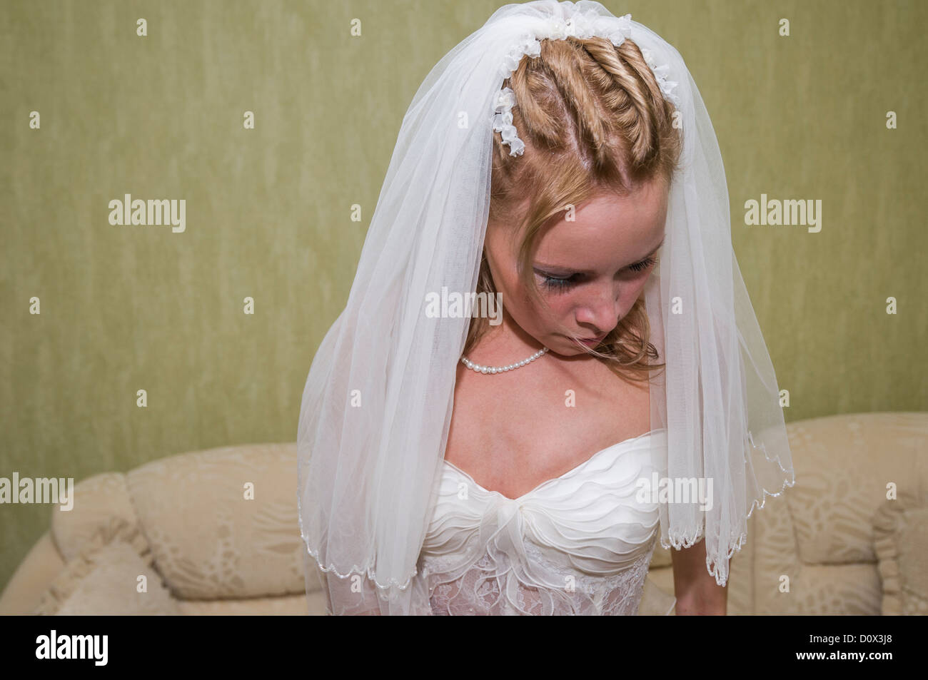 Beautiful young bride just before wedding ceremony Stock Photo - Alamy