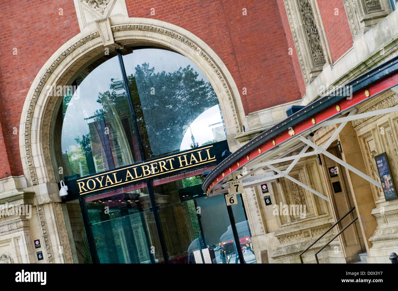 Royal albert hall close up hi-res stock photography and images - Alamy