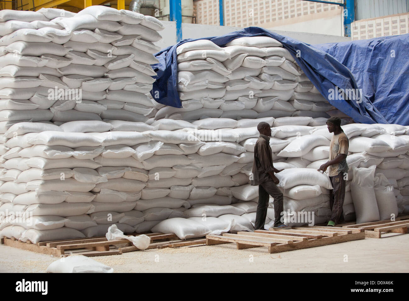 Sacks in a warehouse hi-res stock photography and images - Alamy