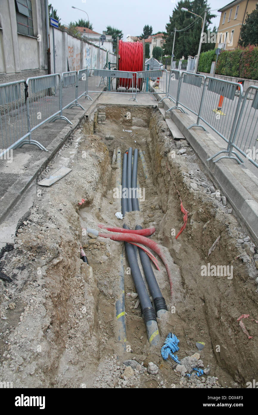 Fibre optic cable laying hi-res stock photography and images - Alamy