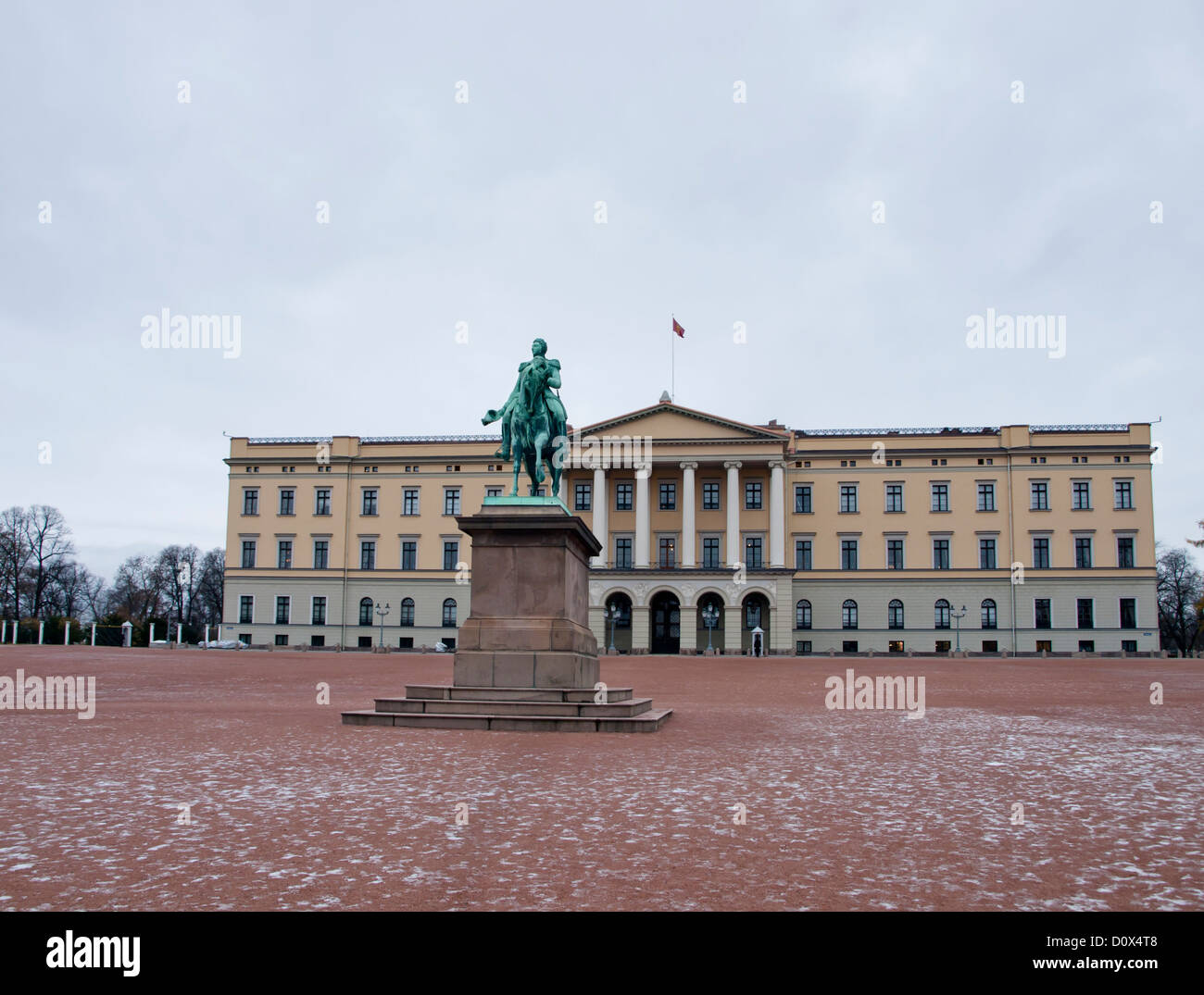 The Norwegian Royal palace and palace square in the center of Oslo ...