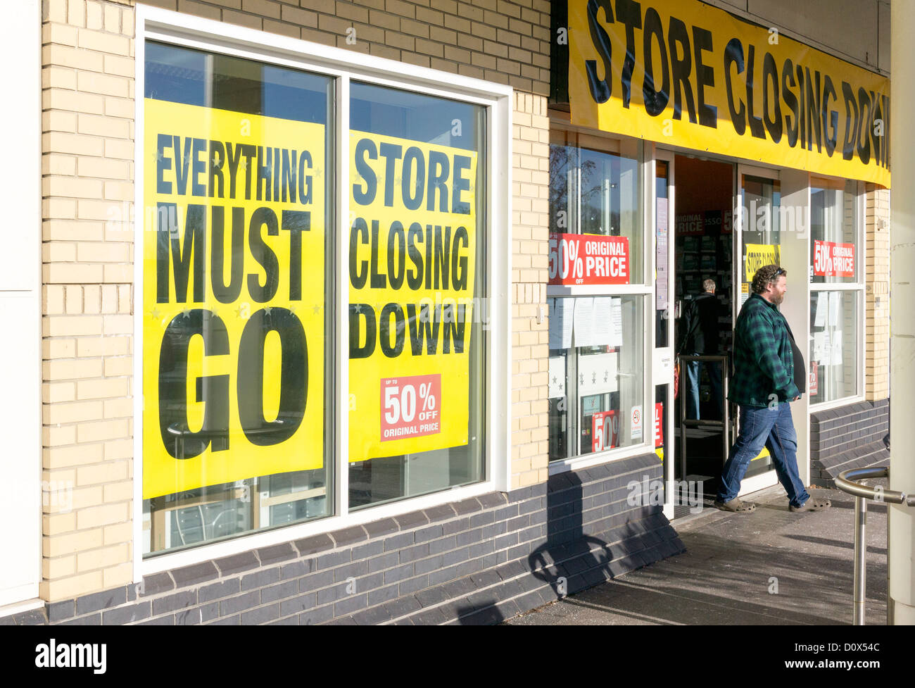 High street shop closing down hi-res stock photography and images - Alamy