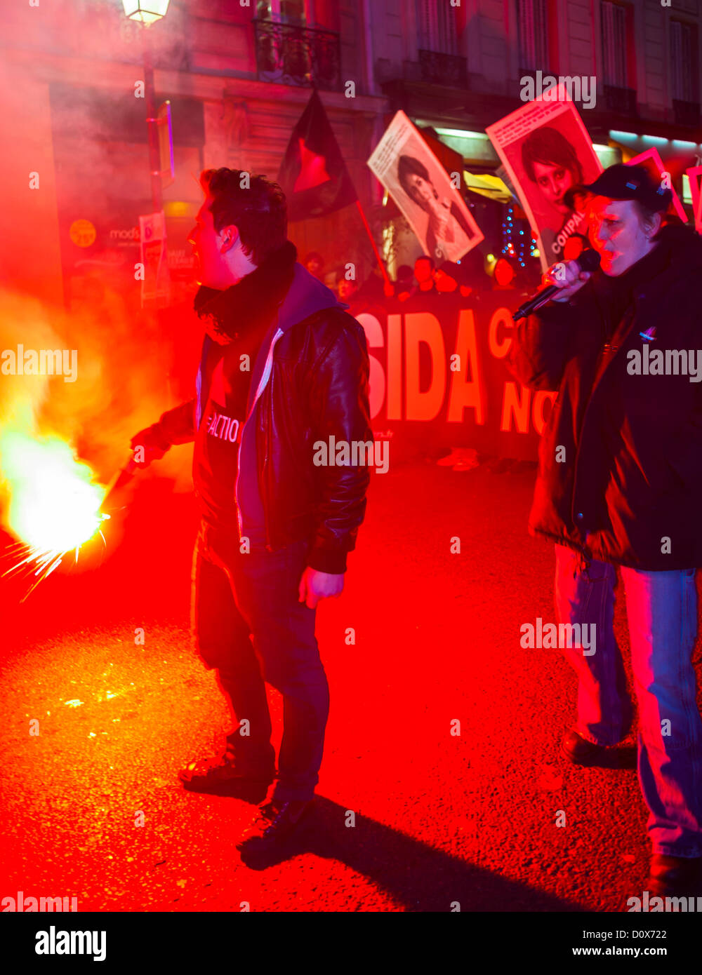Crowd aids activists hi-res stock photography and images - Alamy