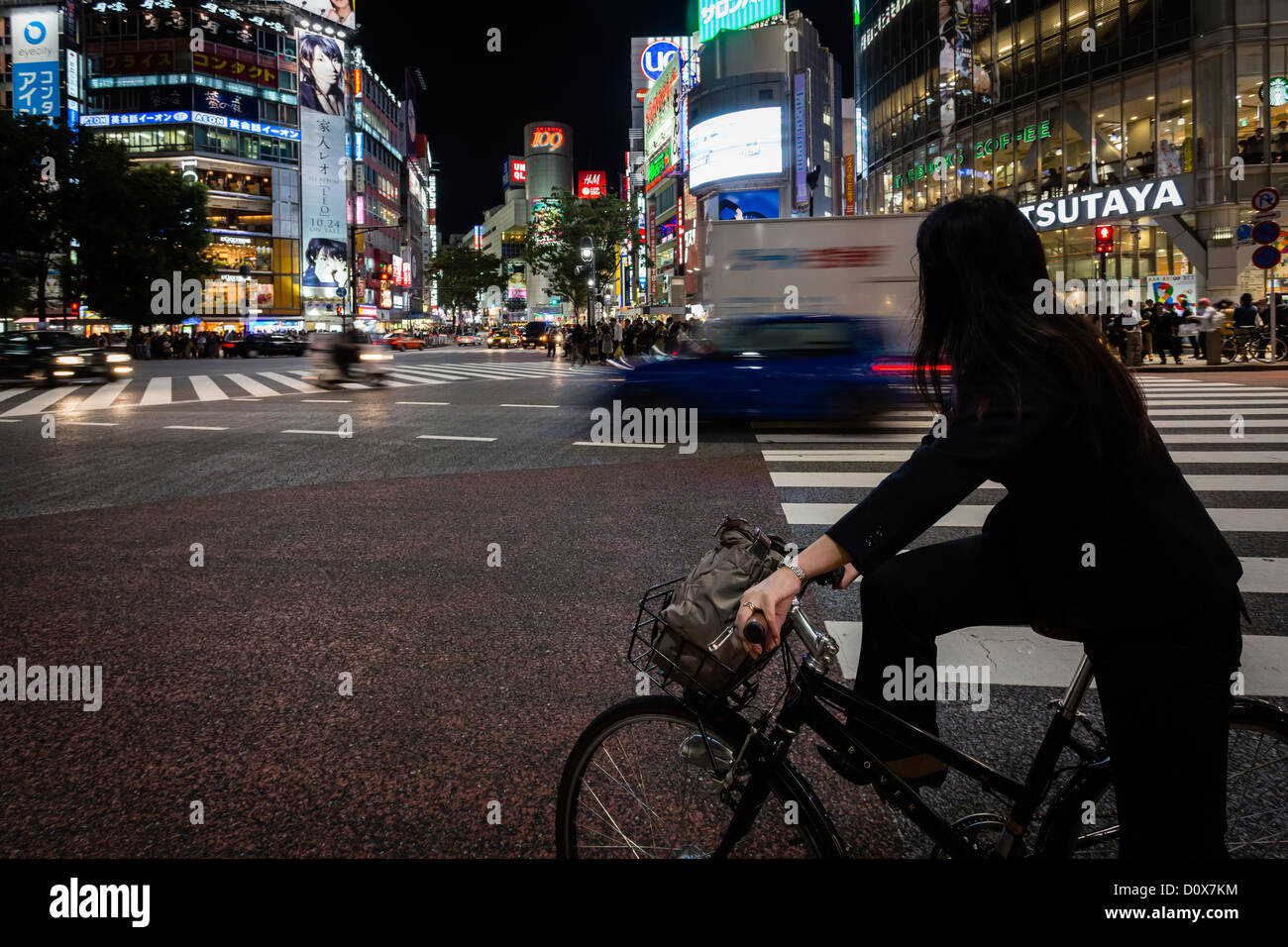 Shibuya zebra crossing hi-res stock photography and images - Alamy