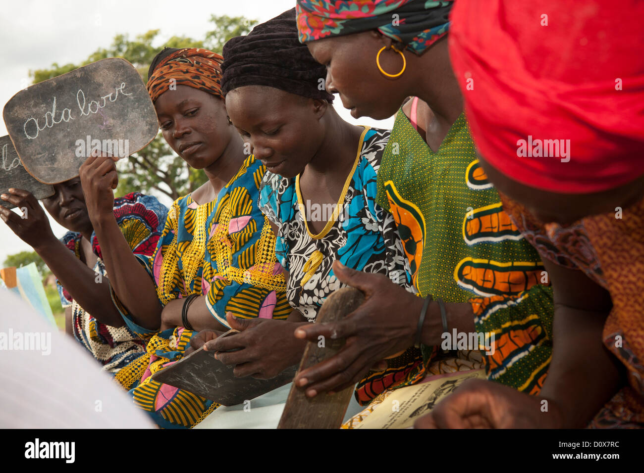 Black women africa traditional hi-res stock photography and images - Alamy