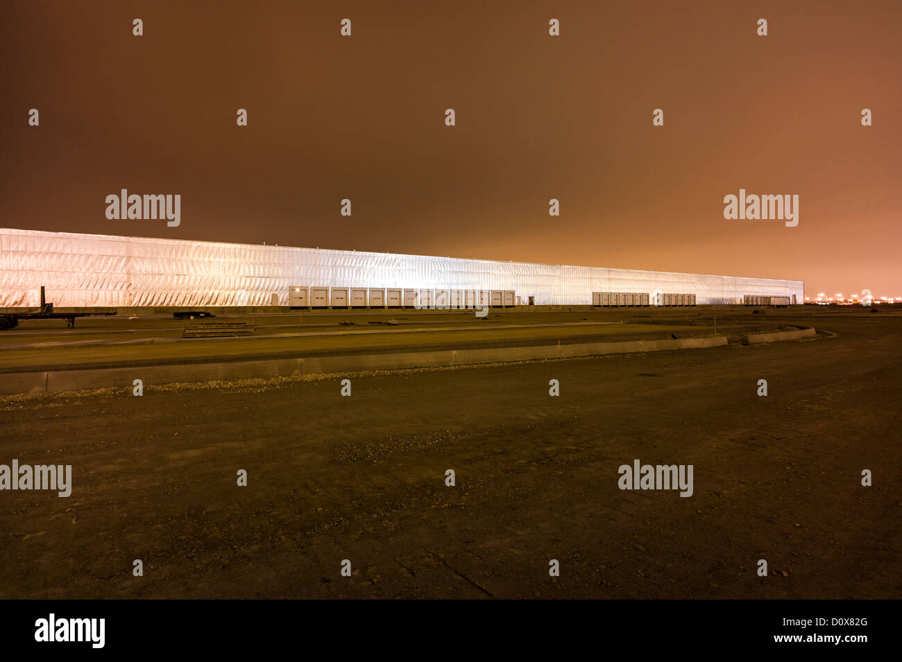 Amazon warehouse worker hi-res stock photography and images - Alamy