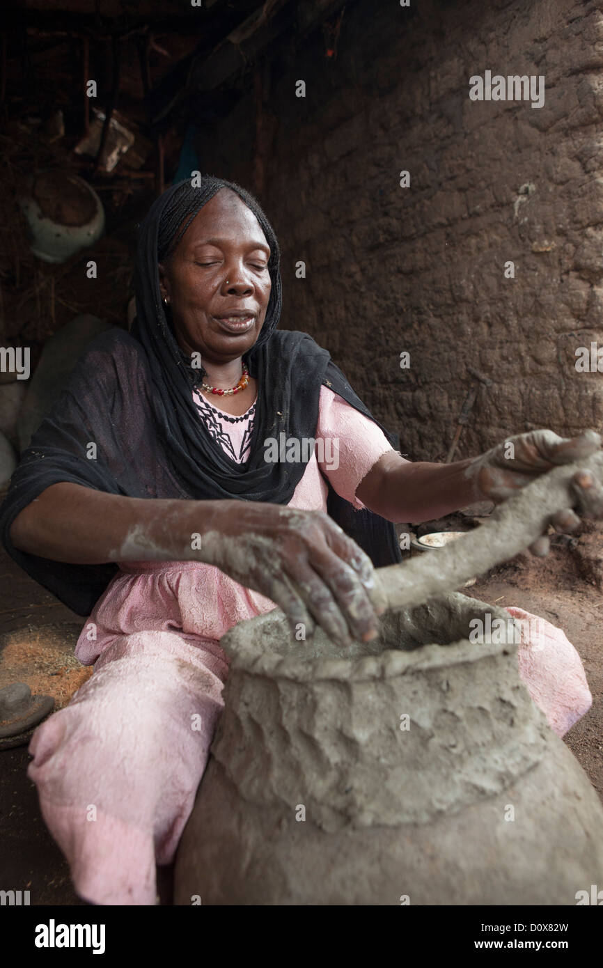 Making pottery africa hi-res stock photography and images - Alamy