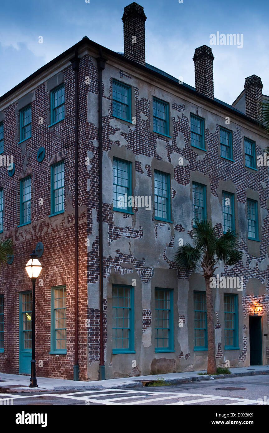 House brick colonial hi-res stock photography and images - Alamy