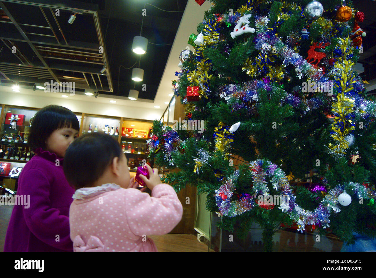China christmas hi-res stock photography and images - Alamy