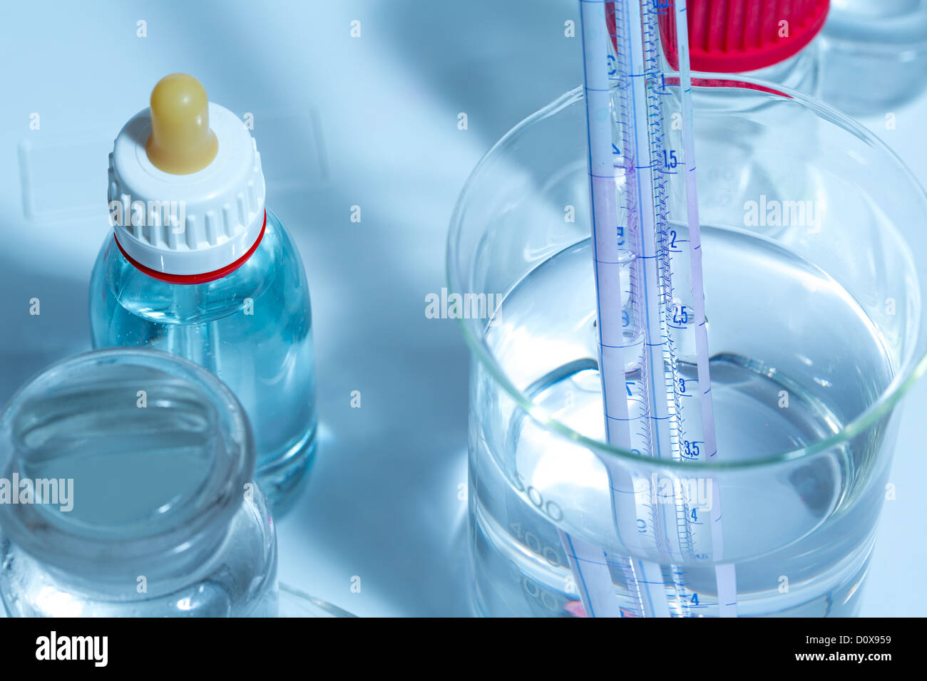 Tube flask hi-res stock photography and images - Alamy