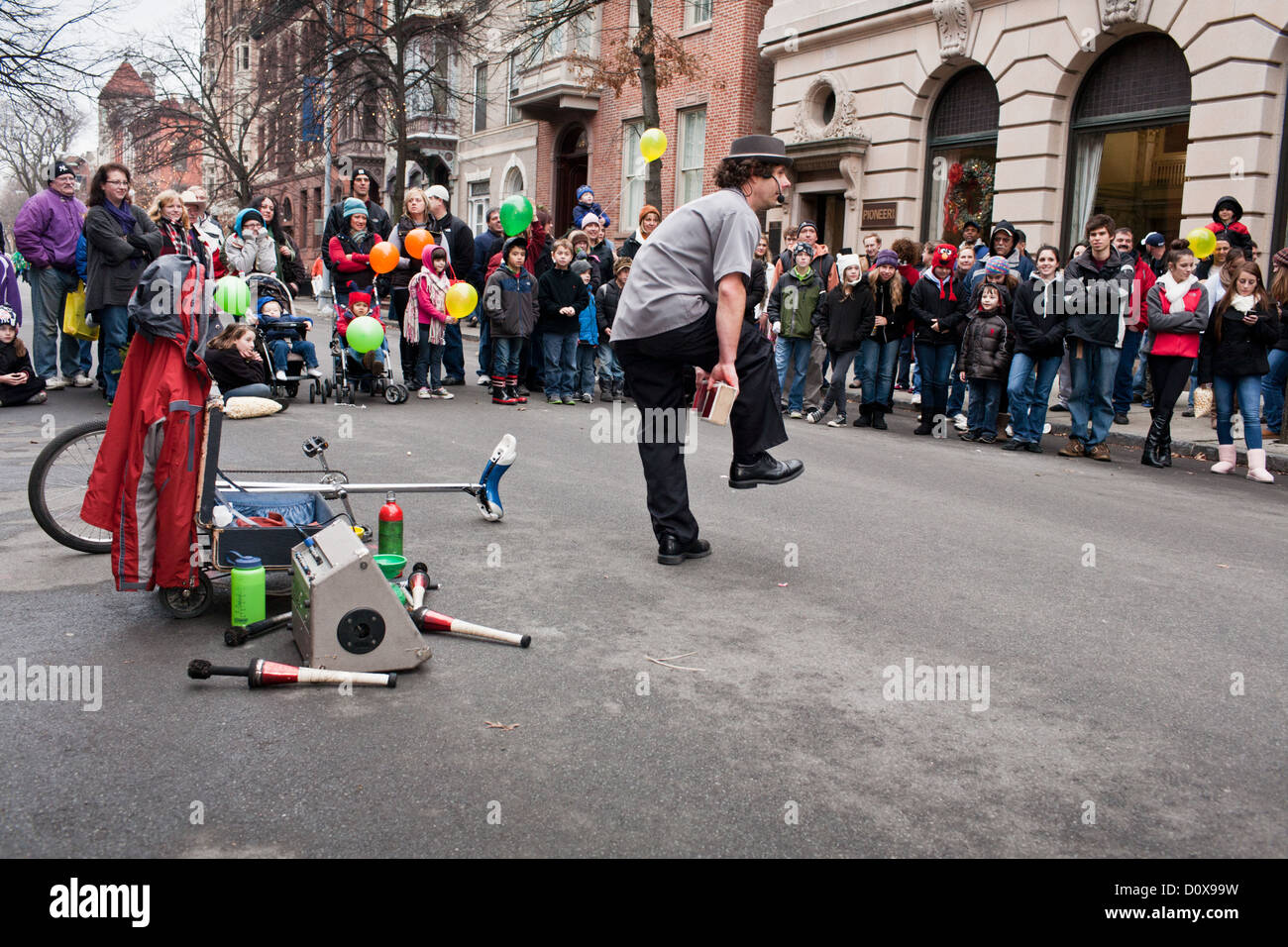 Crowd at state fair hi-res stock photography and images - Alamy