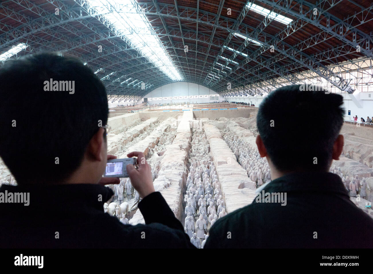 Tourists photograph the Army of terracotta warriors (Bingmayong ...