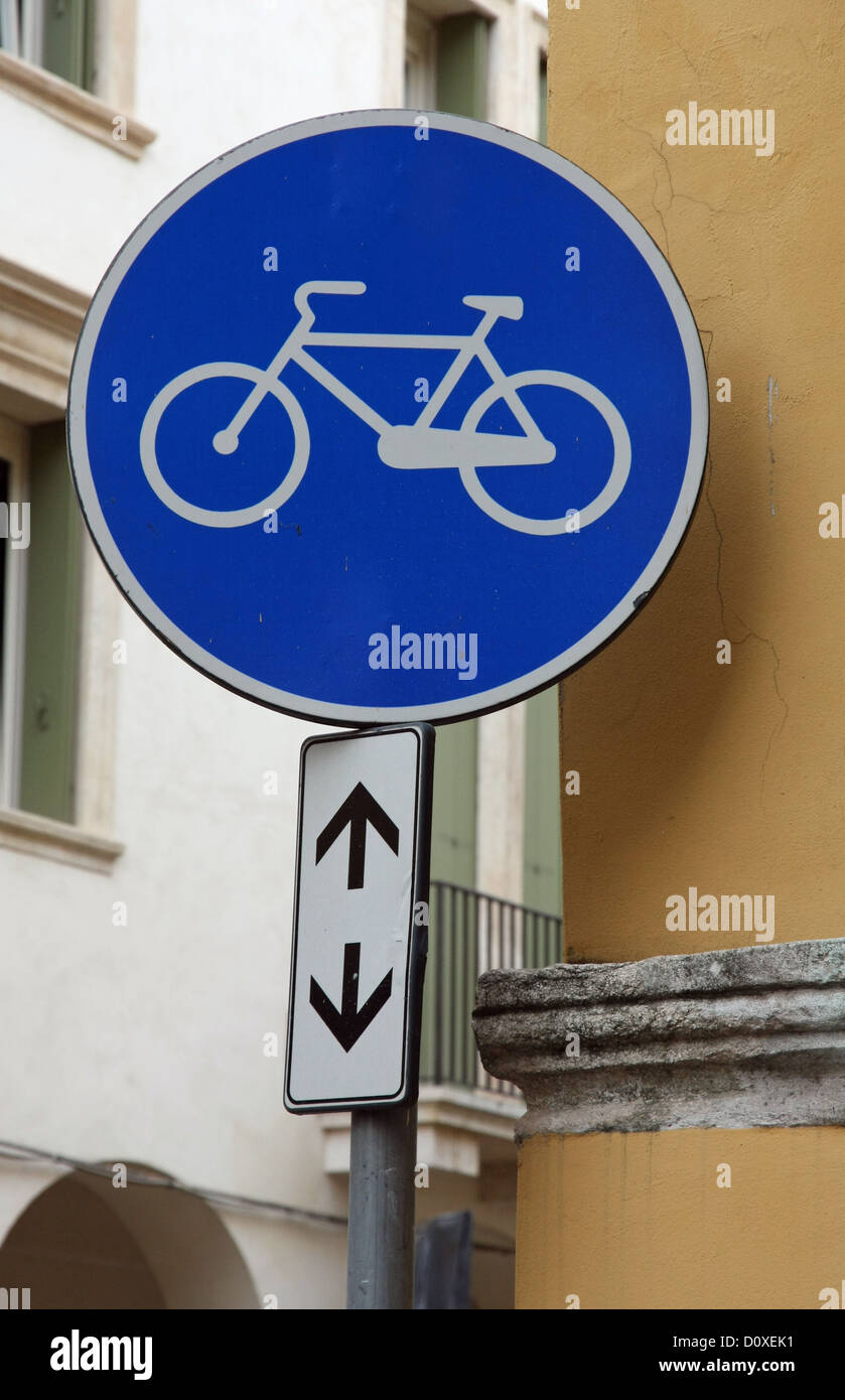 Blue bike trail hi-res stock photography and images - Alamy