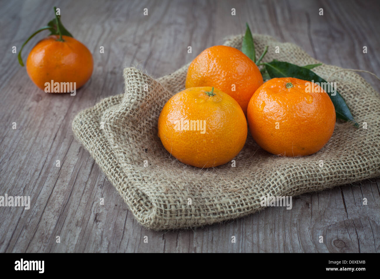Bunch of fresh tangerine fruits on a wooden background Stock Photo - Alamy