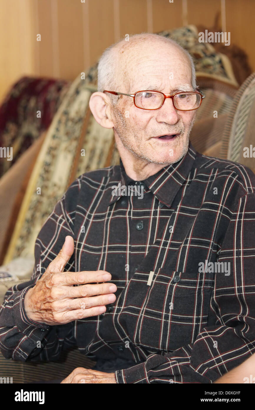 Senior man talking Stock Photo - Alamy