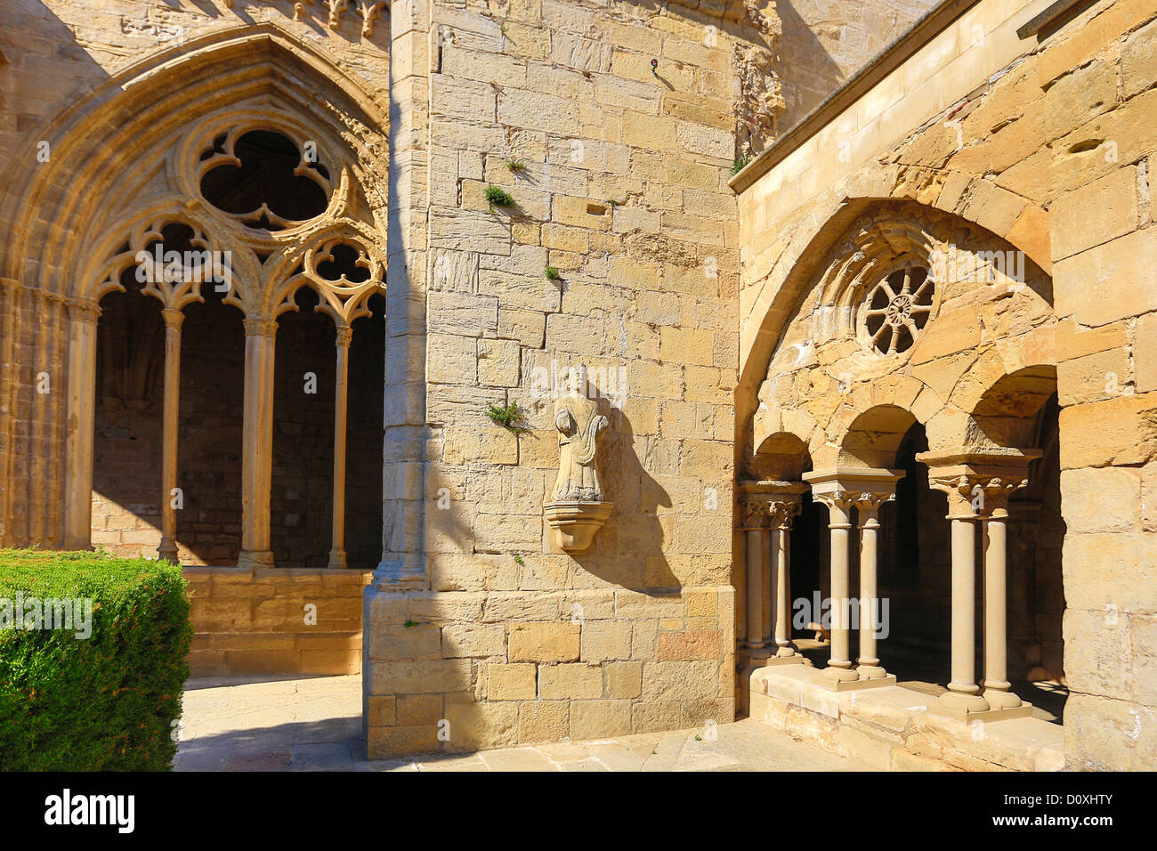 Cloister architecture hi-res stock photography and images - Alamy