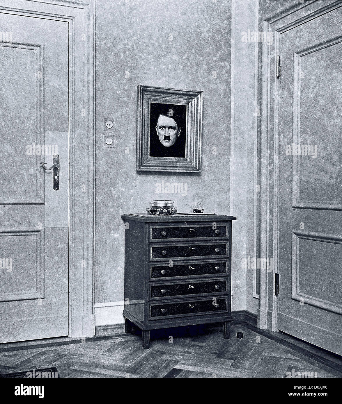 portrait, Adolf Hitler, living room, Eva Brauns's rooms, Berchtesgaden ...