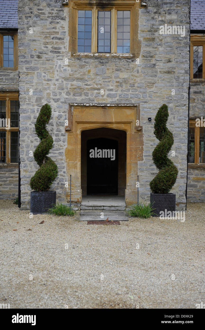 A rural country house in the English countryside that includes ...