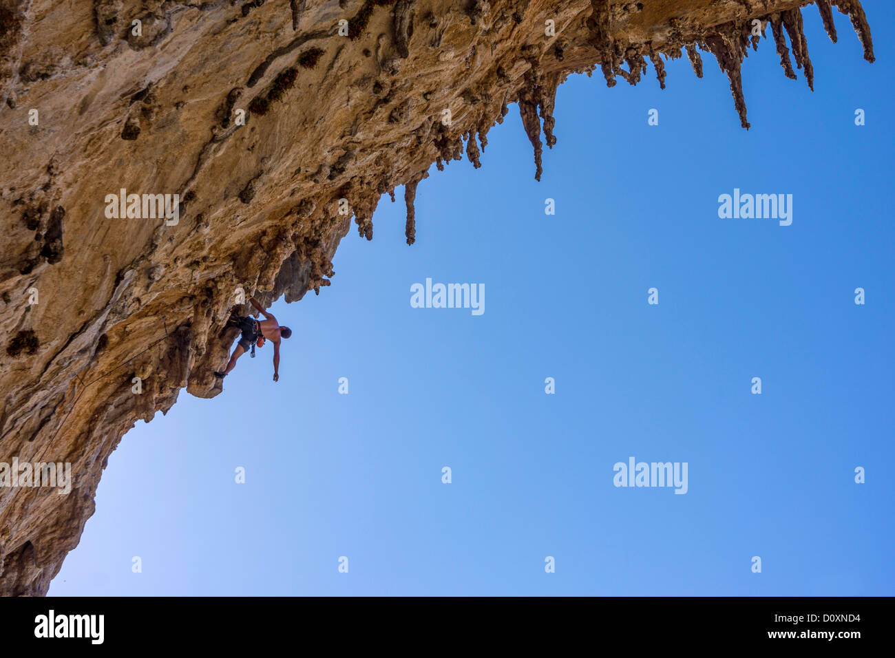 Overhanging cliff hi-res stock photography and images - Alamy
