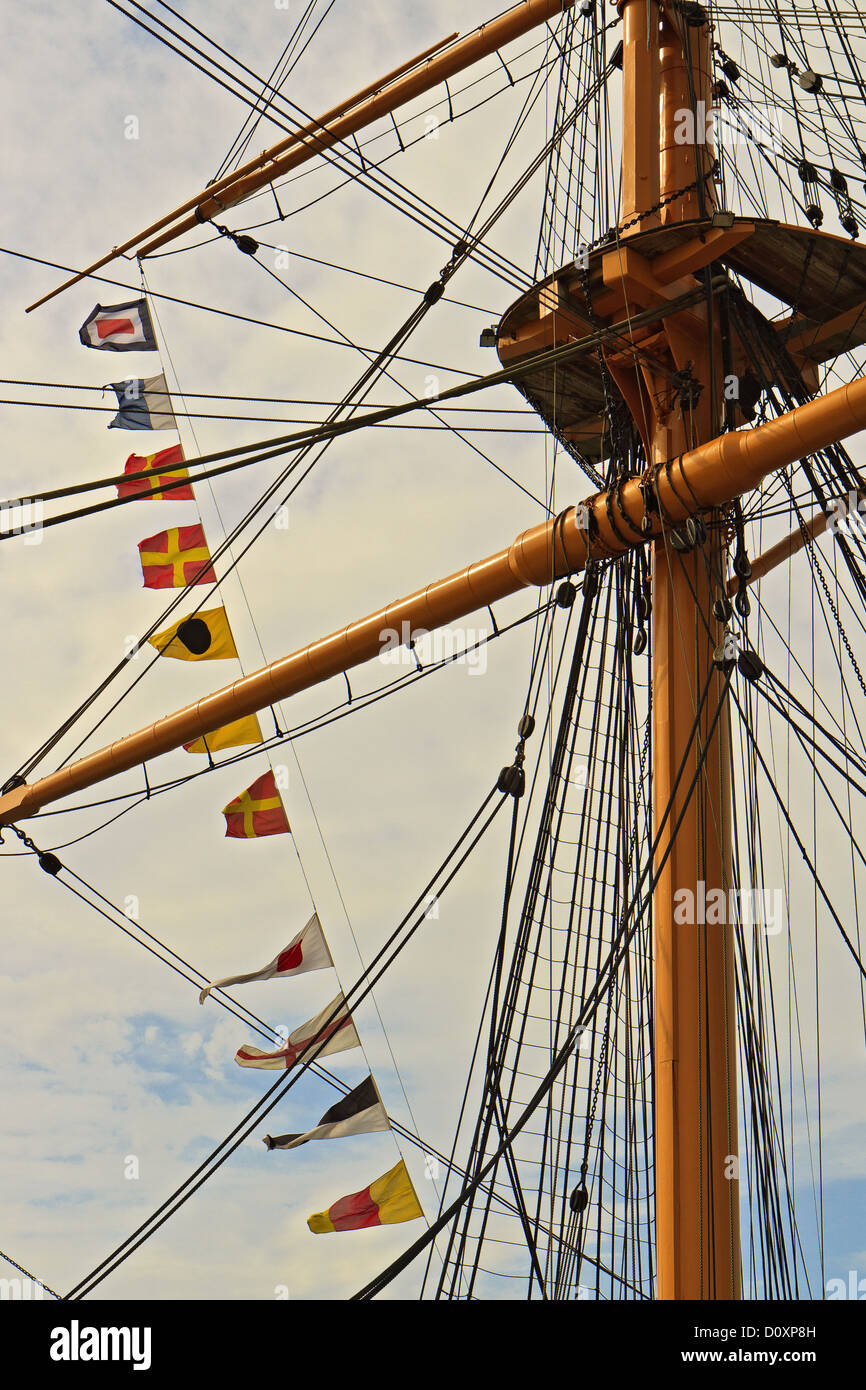 Flying flags uk hi-res stock photography and images - Alamy