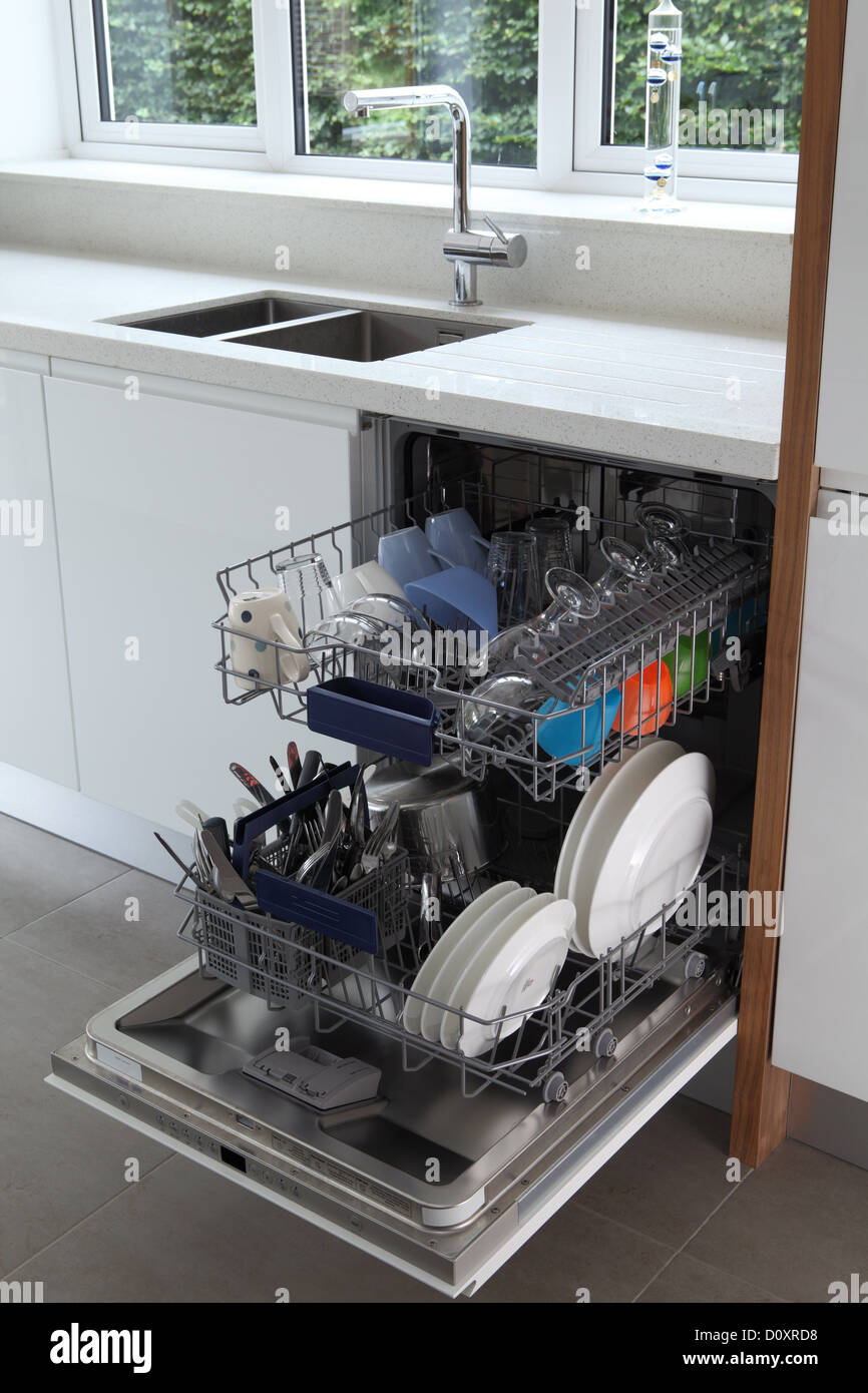 Full dishwasher hi-res stock photography and images - Alamy