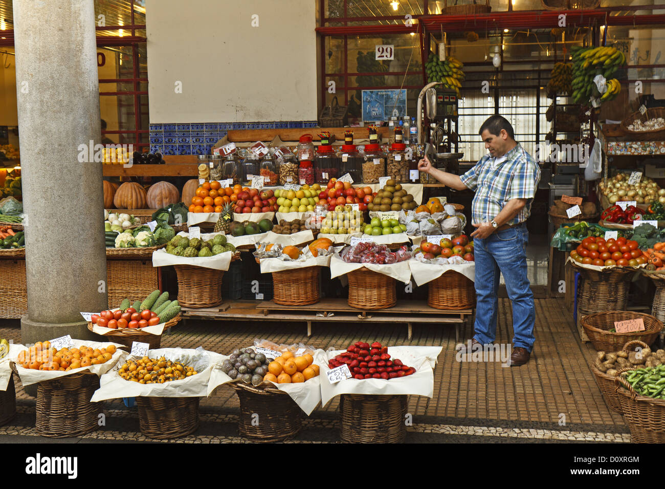 Funchal flower market hi-res stock photography and images - Alamy