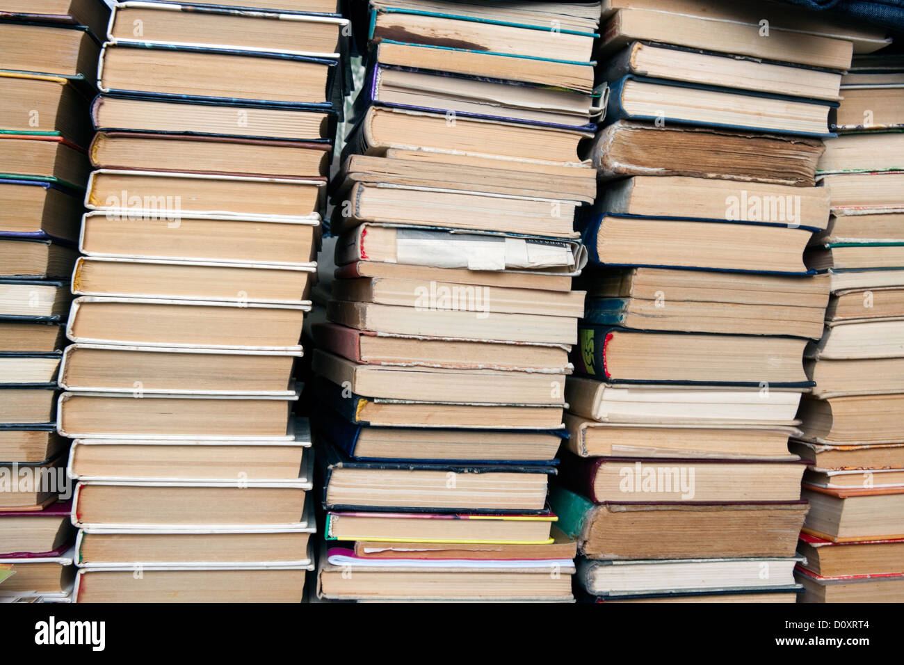 Empty library stacks hi-res stock photography and images - Alamy