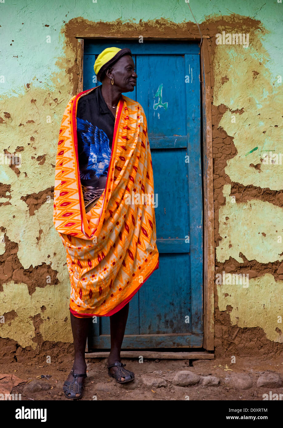 Wrap around hi-res stock photography and images - Alamy