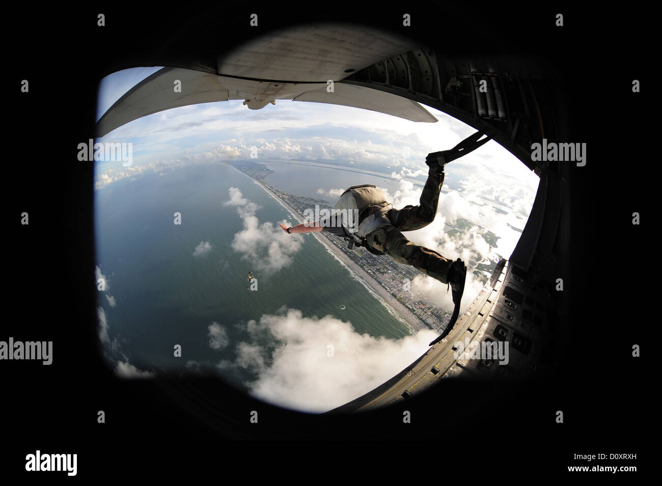 Pararescueman hi-res stock photography and images - Alamy