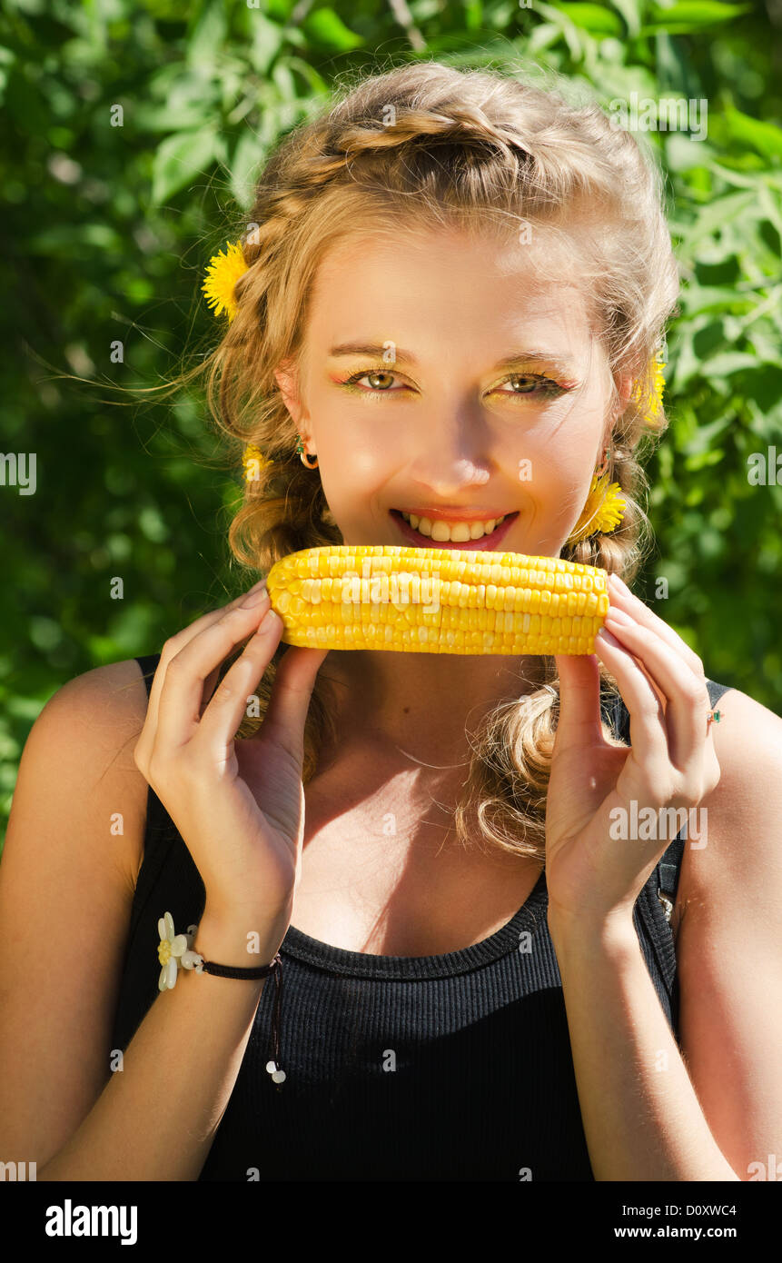 woman eating corn-cob Stock Photo - Alamy