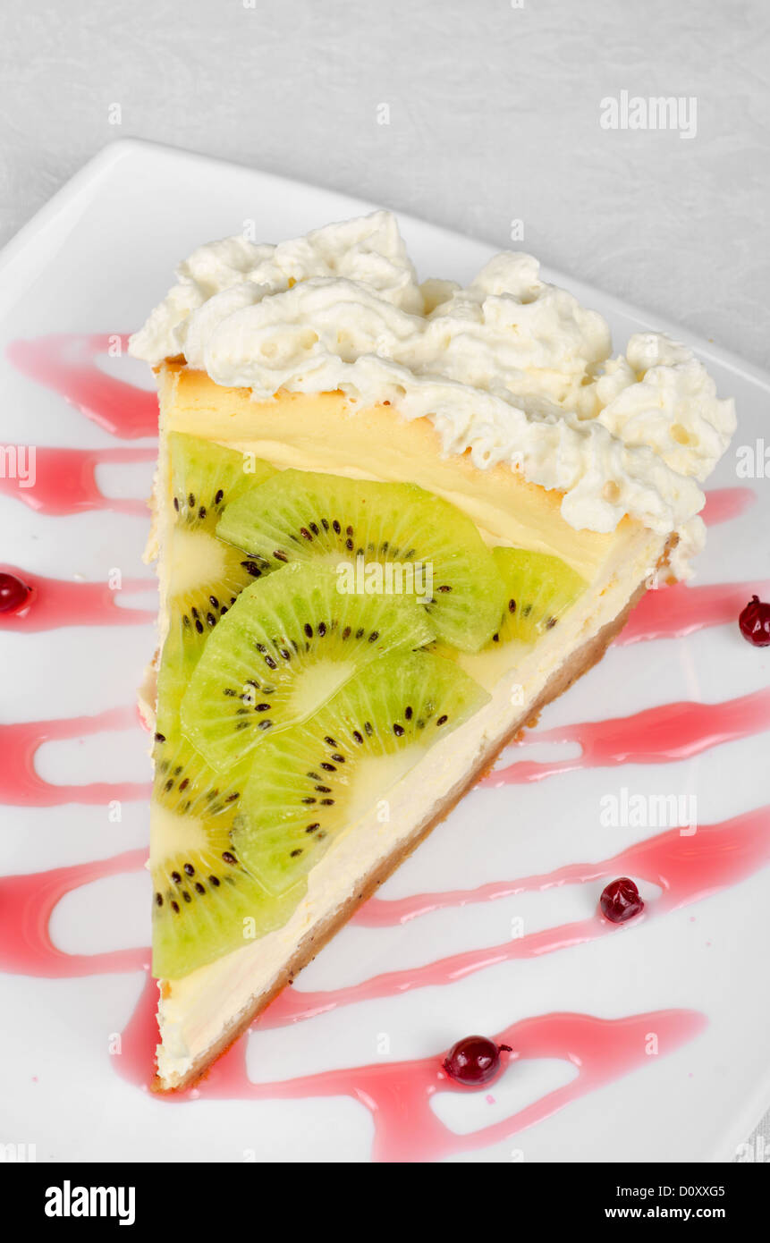 Kiwi cake hi-res stock photography and images - Alamy