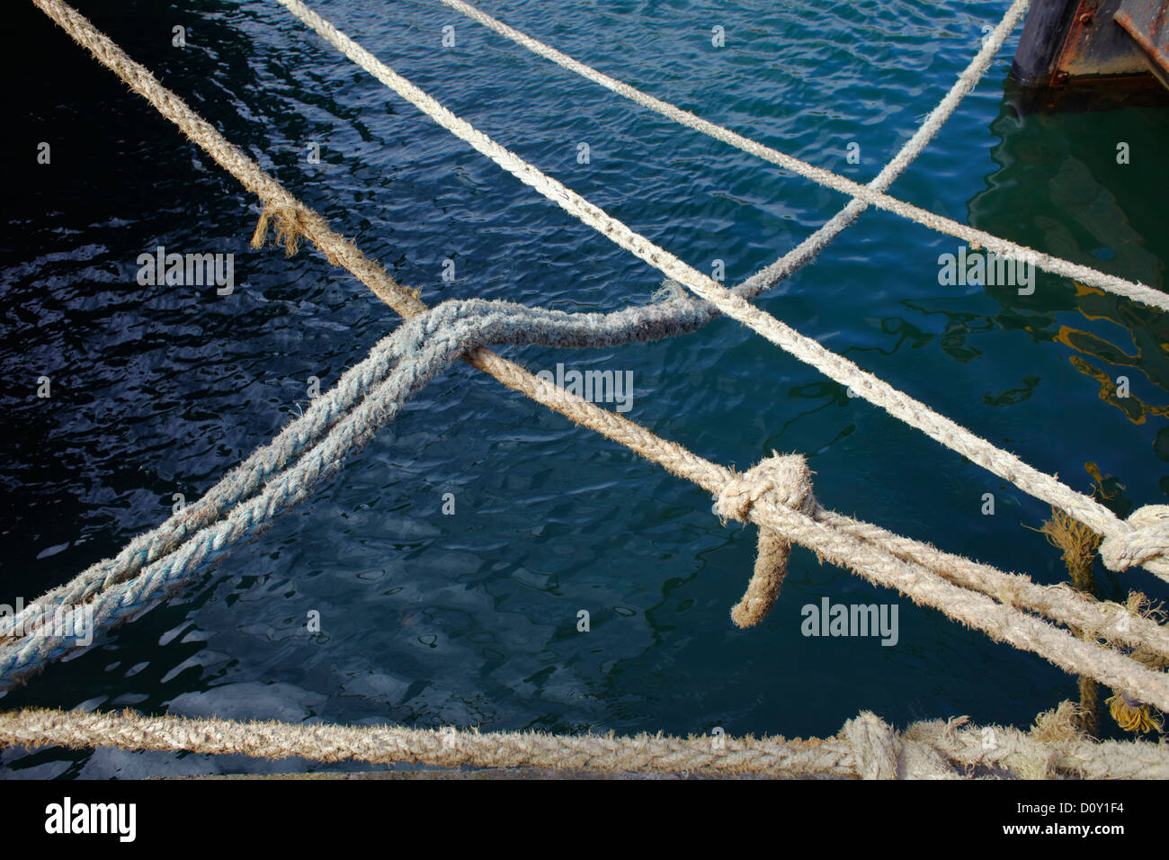 Mooring ropes hi-res stock photography and images - Alamy