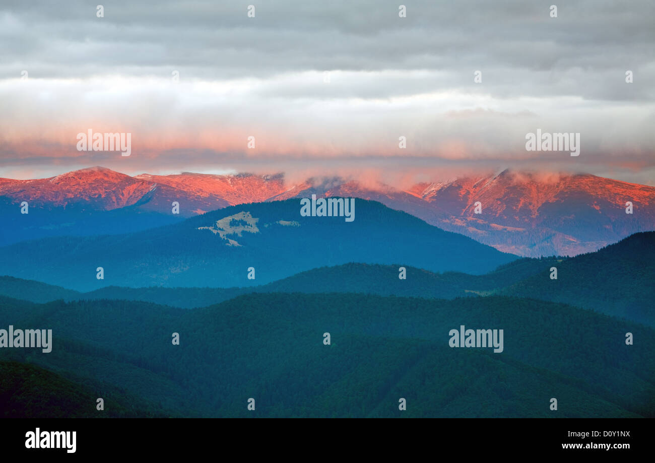 Evening mountain hi-res stock photography and images - Alamy