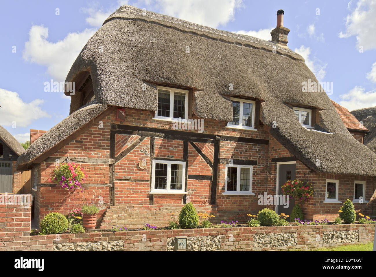 UK Berkshire Thatched House Stock Photo - Alamy