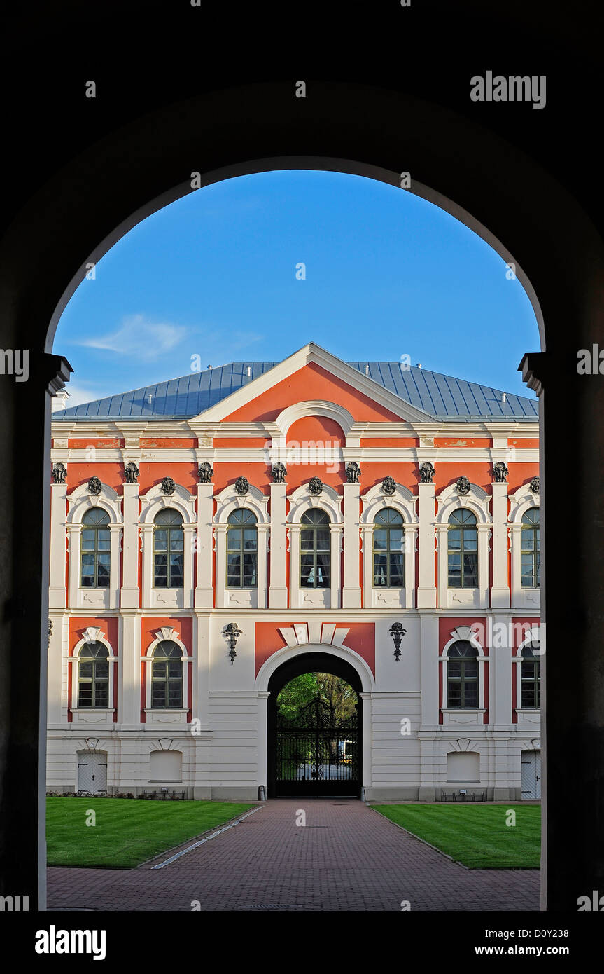 University graduate perspective hi-res stock photography and images - Alamy