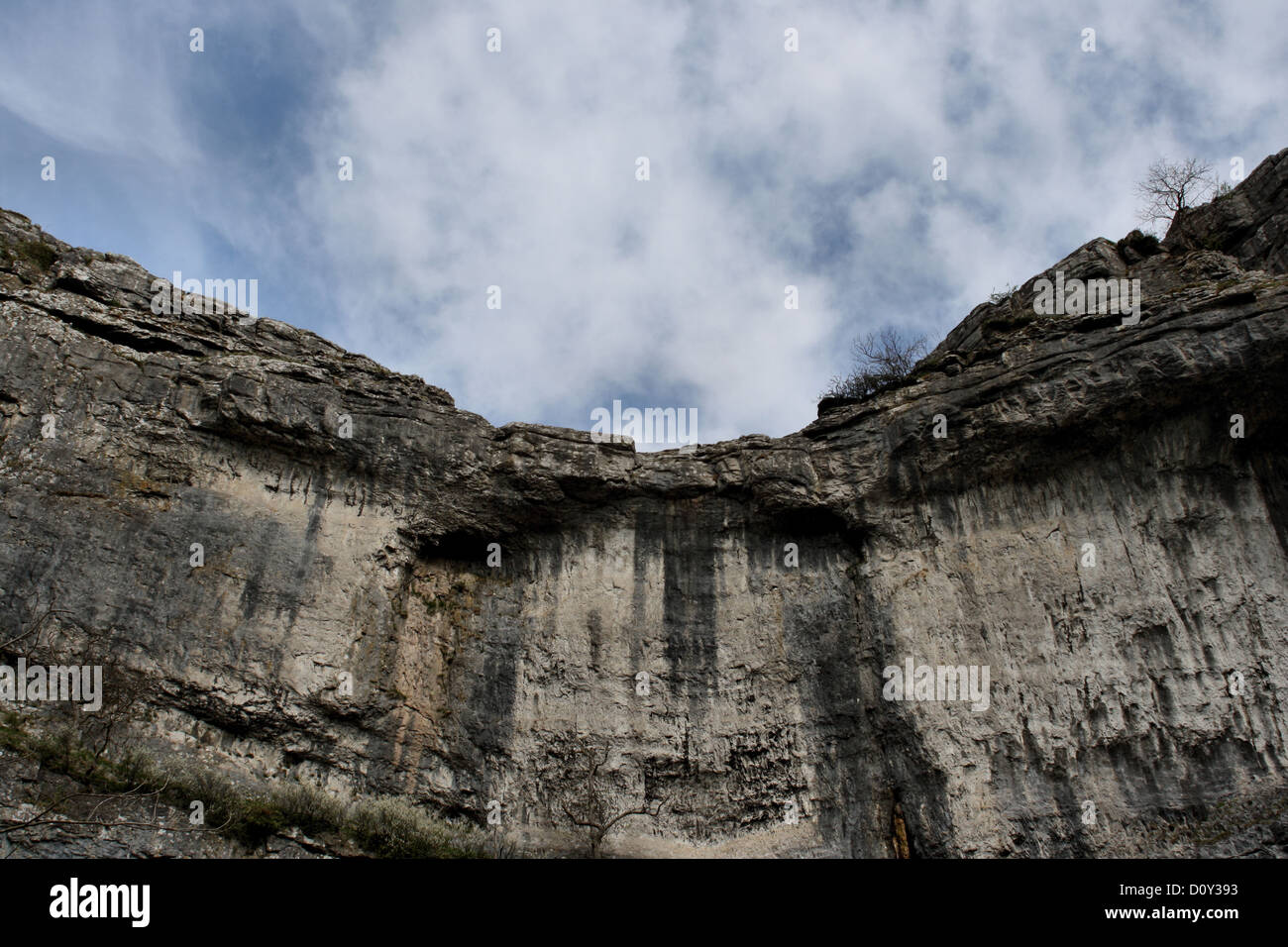 Malham Cove limestone rock face in Yorkshire Dales Stock Photo - Alamy