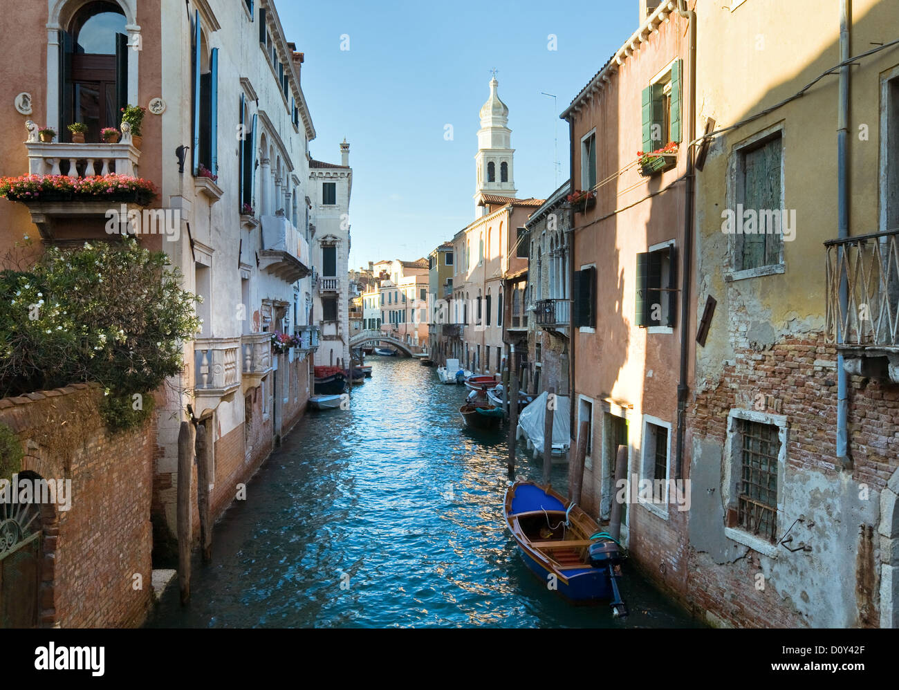 Canal view parking hi-res stock photography and images - Alamy