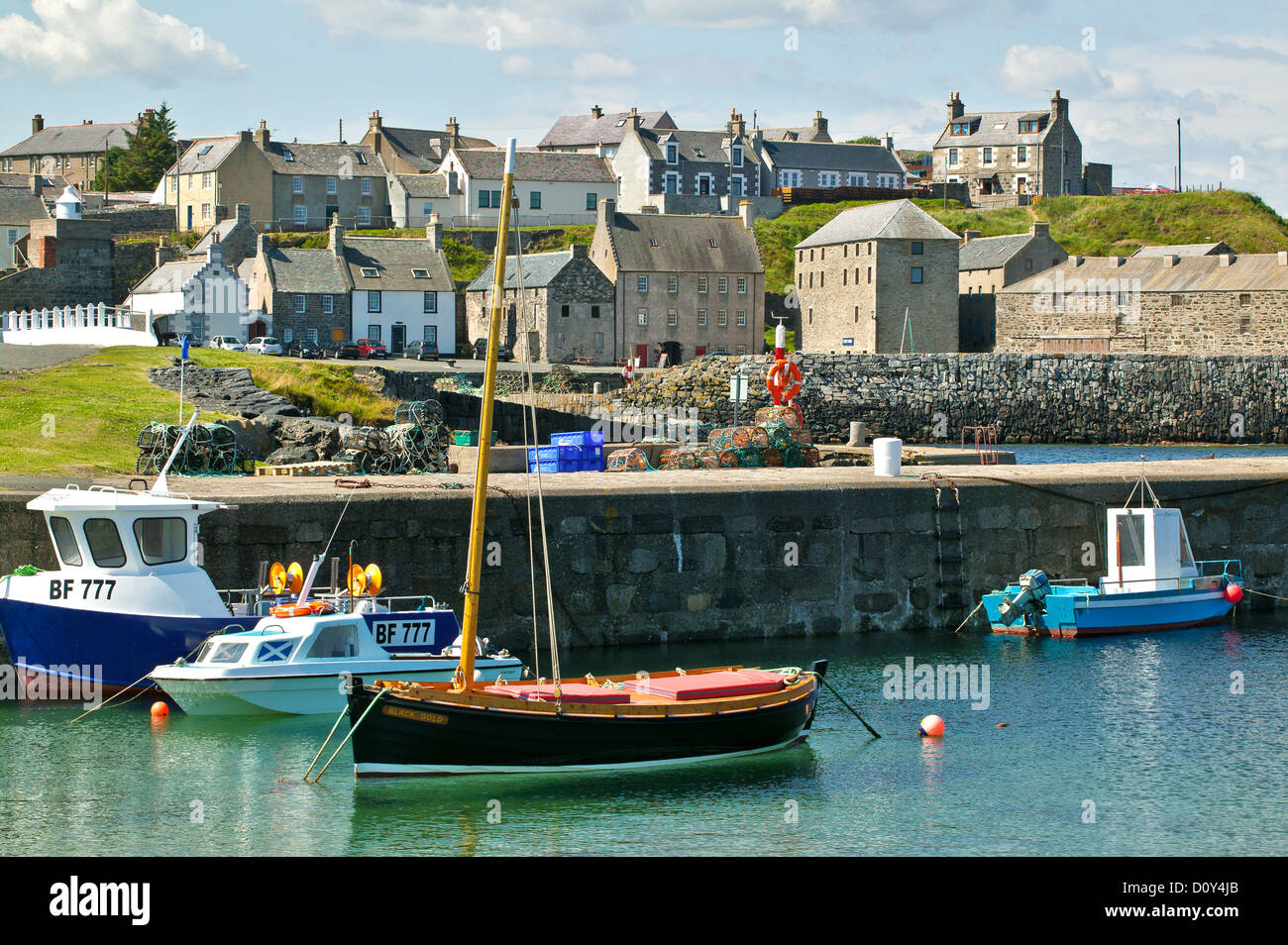 PORTSOY TRADITIONAL OLD FISHING HARBOUR OF NORTH EAST SCOTLAND Stock ...