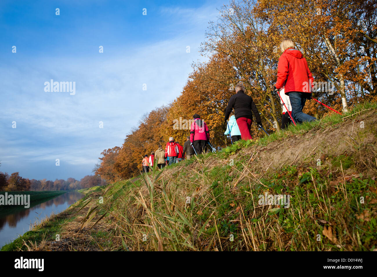 Group people doing hiking hi-res stock photography and images - Alamy