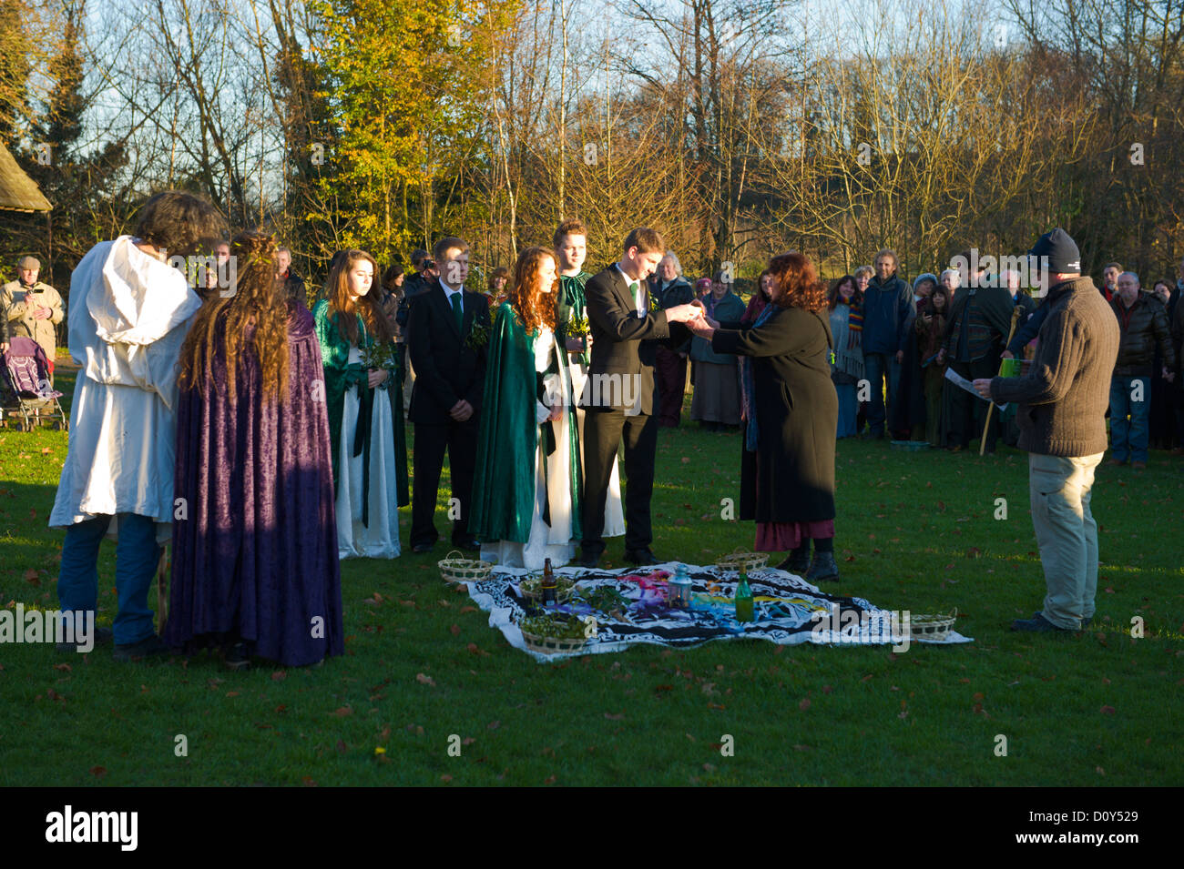 Druids ceremony hi-res stock photography and images - Alamy