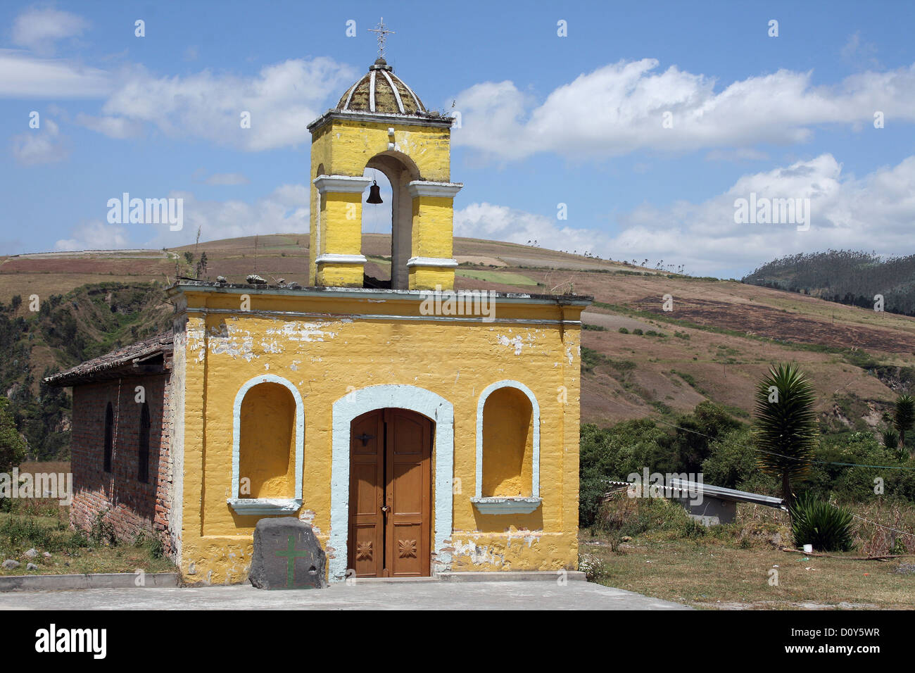 Rural catholic church in ecuador hi-res stock photography and images ...