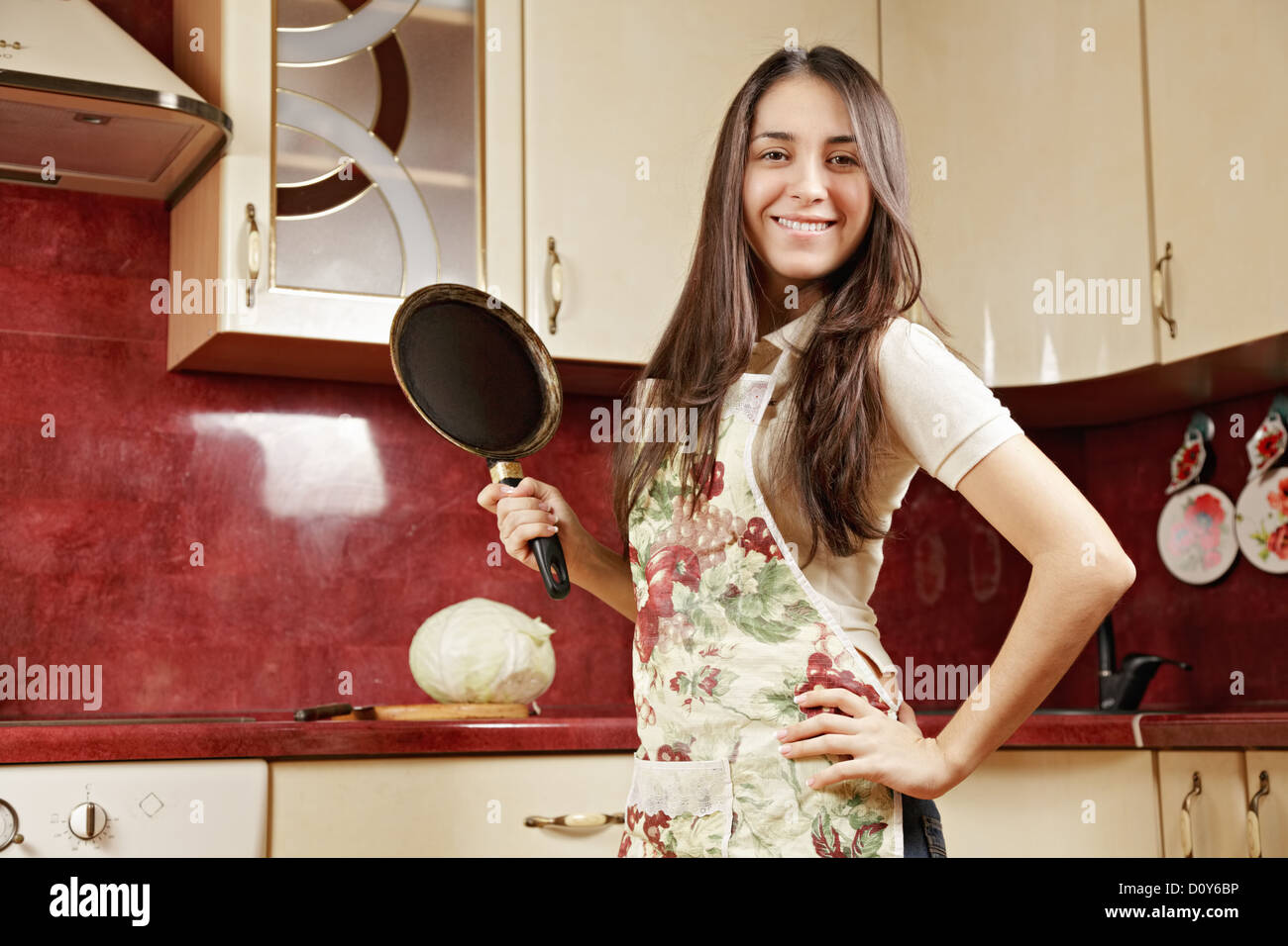 Smiling woman with frying pan Stock Photo - Alamy