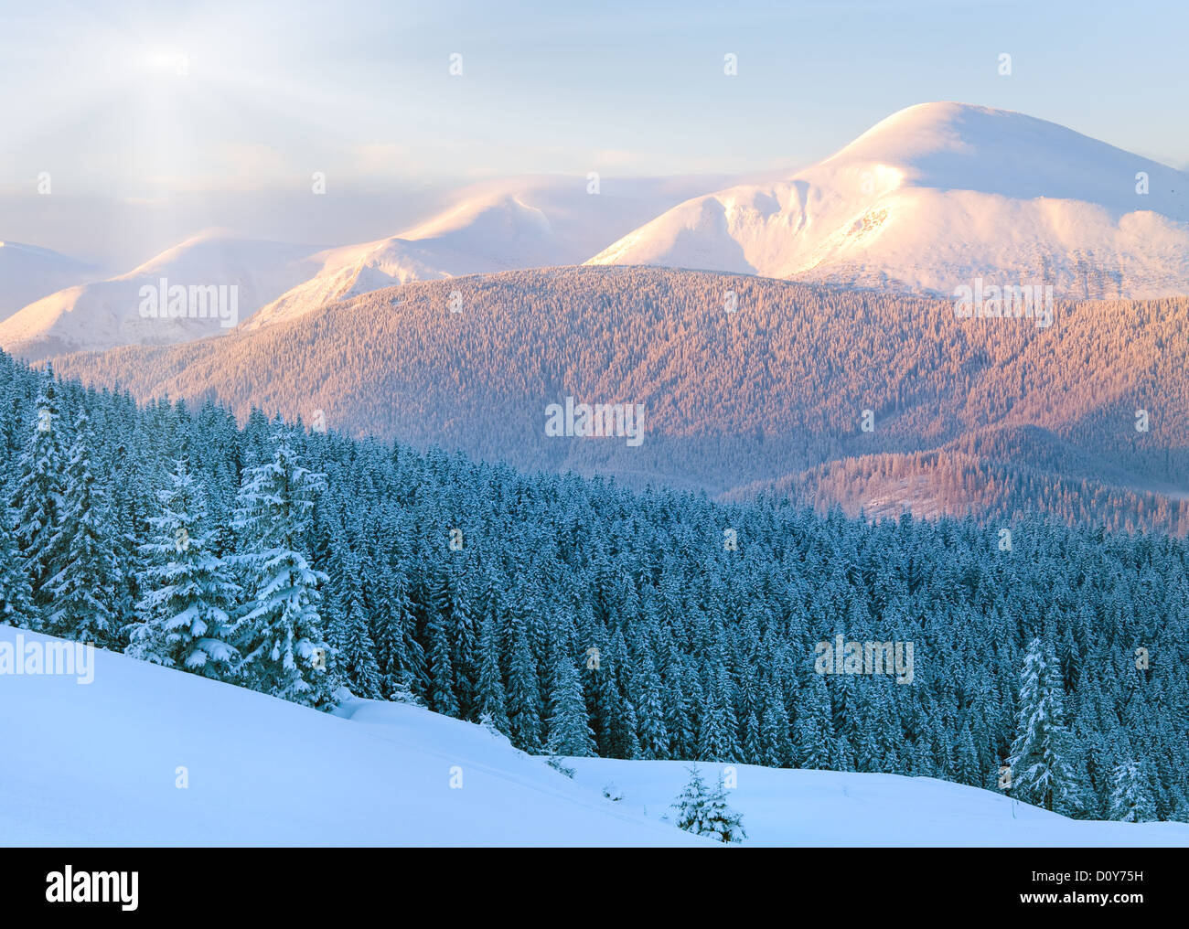 Snowy sky hi-res stock photography and images - Alamy
