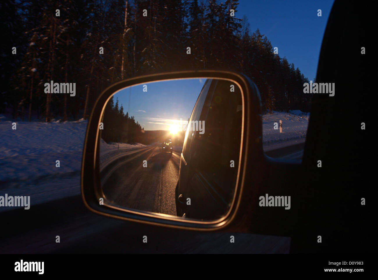 Laen look in the mirror hi-res stock photography and images - Alamy