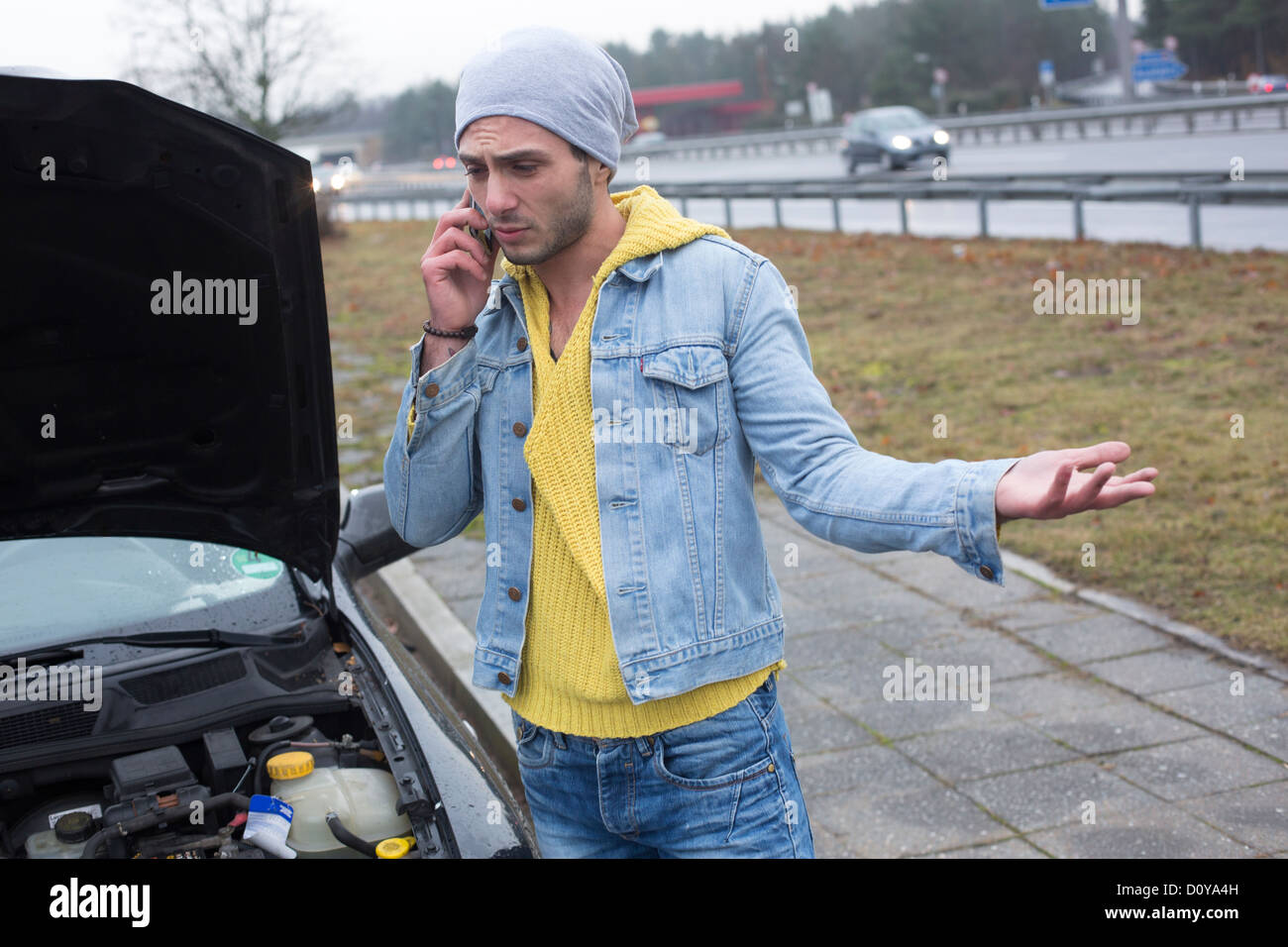 broken down car Stock Photo - Alamy